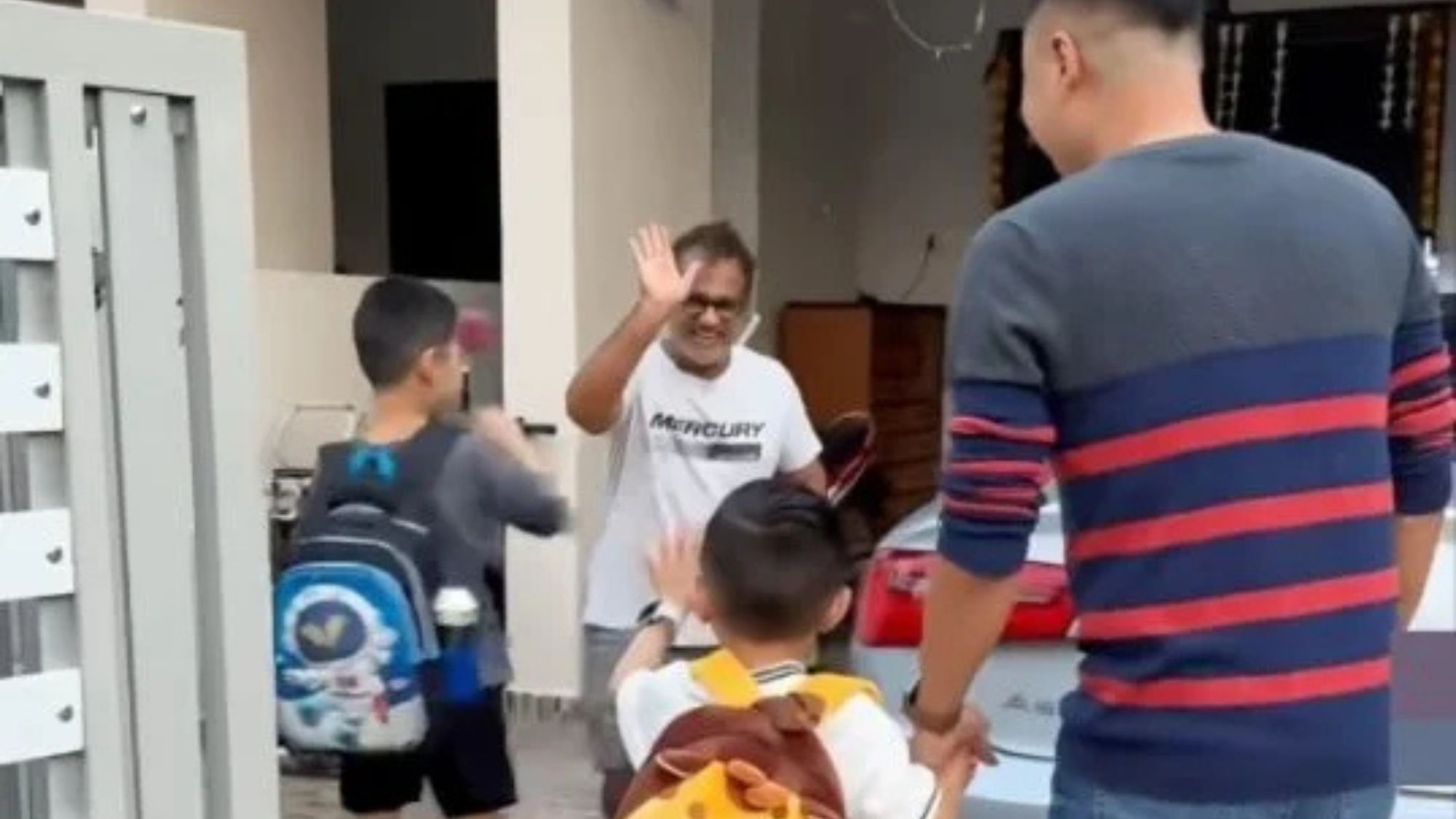 A 10 years neighborly bond between Chinese and Indian neighbors in Malaysia